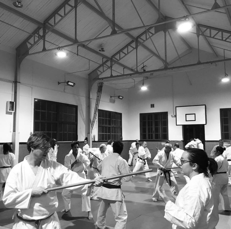 Cours de karaté avec baton (jo) - Karate Club Colombes